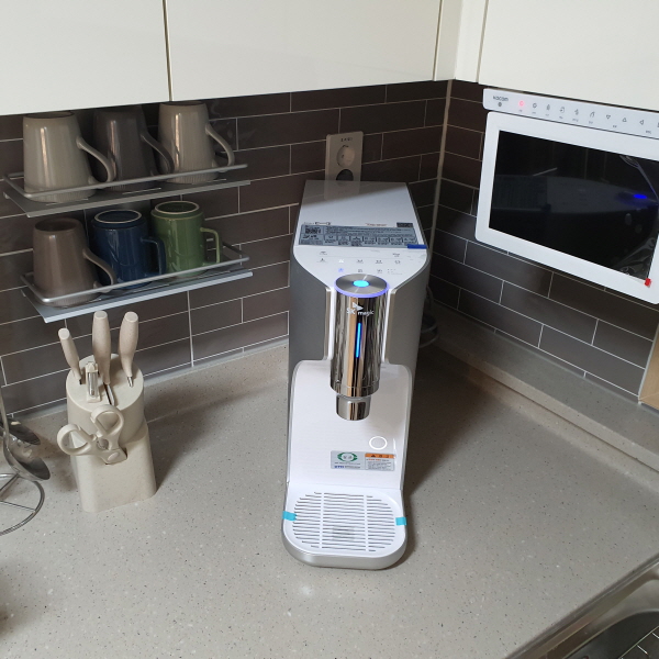 [렌탈] 타사보상 3개월 무료 SK매직 올인원 직수 정수기 냉온정 WPU-A720C 화이트/어린이 버튼/스테인리스 직수관 유아수/의무 5년/무상설치/할인적용 월28,720원 ...